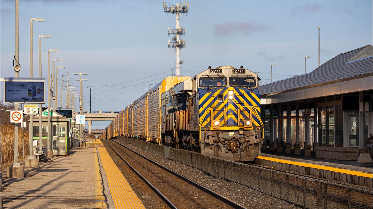 [GECX 2029!] CN Train E271 Westbound at Mount Pleasant GO Station - YouTube