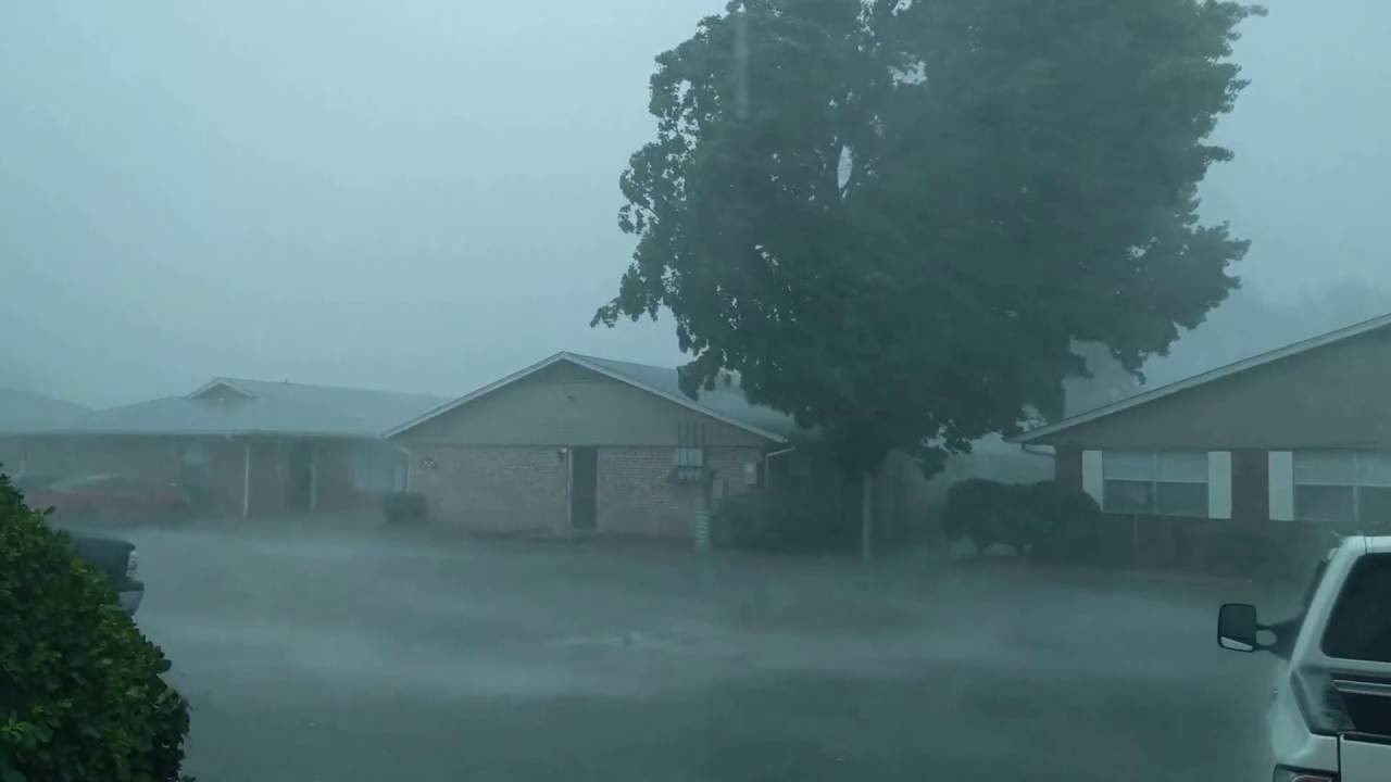 Horizontal rain from July 15, 2016 storm in Tulsa - YouTube