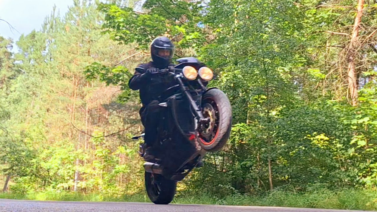 Wheelie TRIUMPH Speed Triple - YouTube