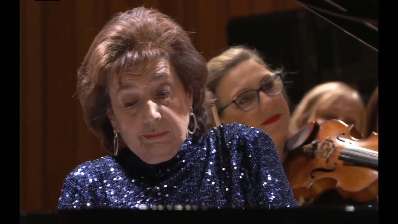 Mozart Piano Concerto No.23 // Imogen Cooper with Royal Northern ...