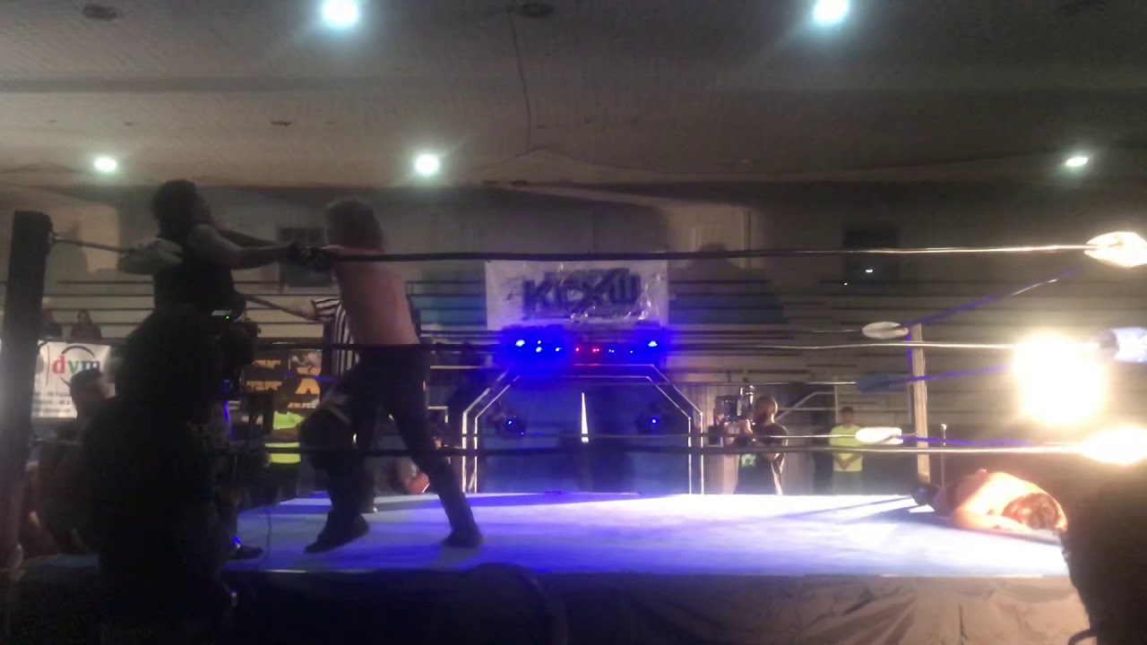 Brandon Espinosa / Nick Vendetta vs Juno Granger / James Moore - YouTube