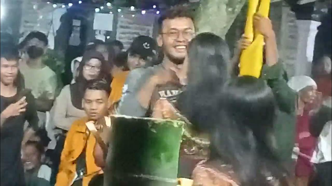 kepang putri bmtw bersama fafa , Amel dan Wulandari full saweran live korowelang anyar - YouTube