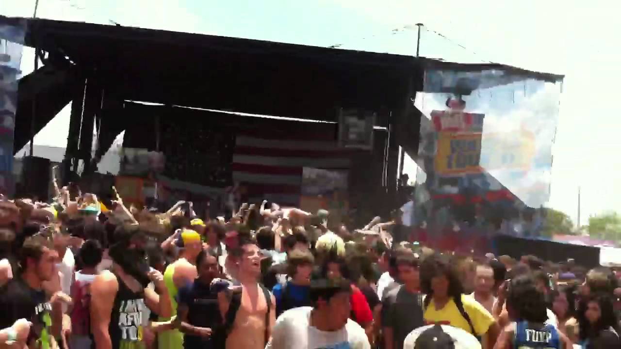 Attack Attack - Stick Stickly (Live Warped Tour 2011) Monster Mosh Pit ...