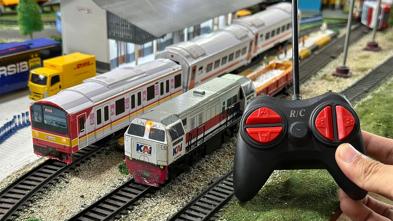 Drama Merakit Kereta Api CC206 RC Gerbong Pembawa Garam Laut Anjlok ...