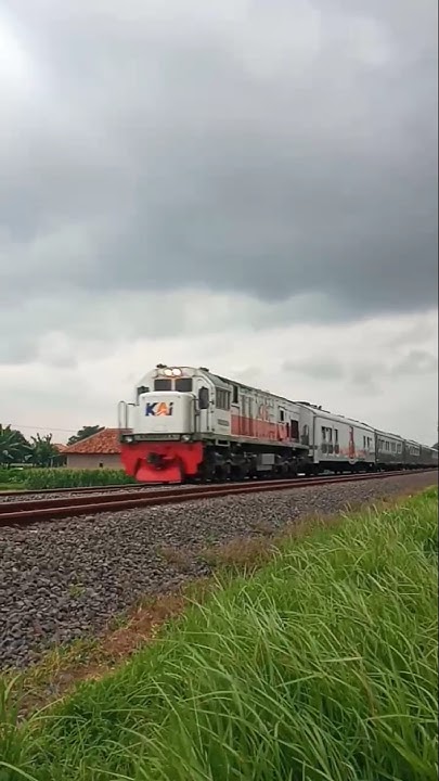 Kereta termewah Java Priority lintas Gambir Yogyakarta #shortsvideo # ...