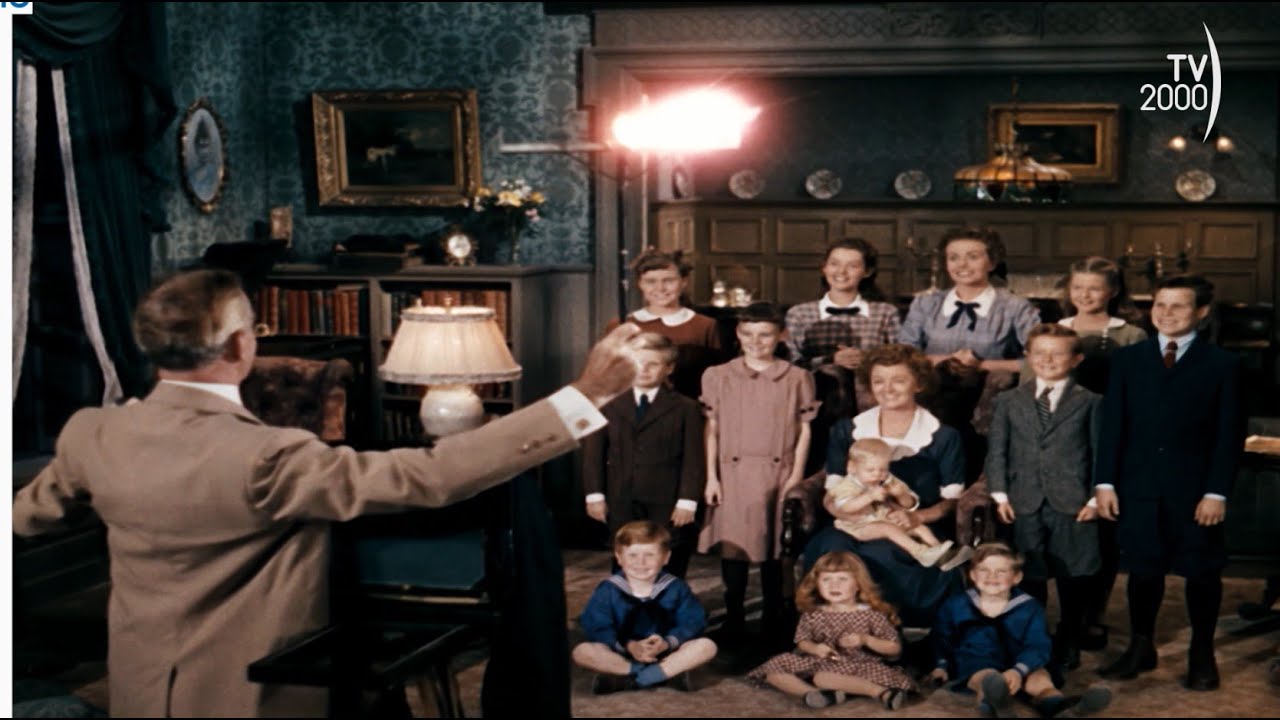 "Dodici lo chiamano papà", martedì 11 aprile ore 20.55 su TV2000 - YouTube