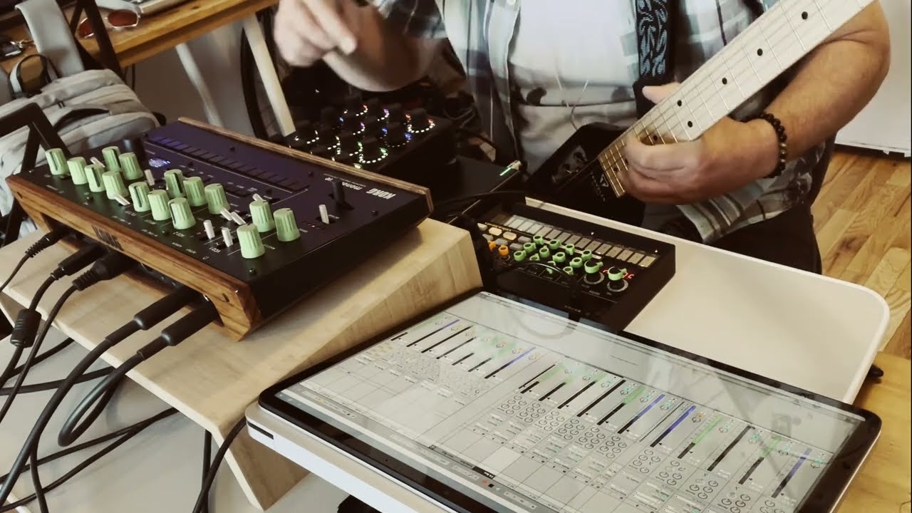 Live Looping Guitar into Synth Sequences – Single-Take Session with ...