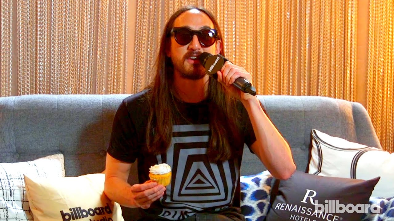Steve Aoki cakes interviewer at Firefly 2015! - YouTube