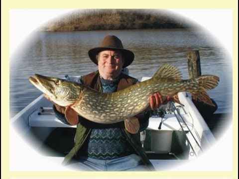 Pike fishing spectacular in France - YouTube