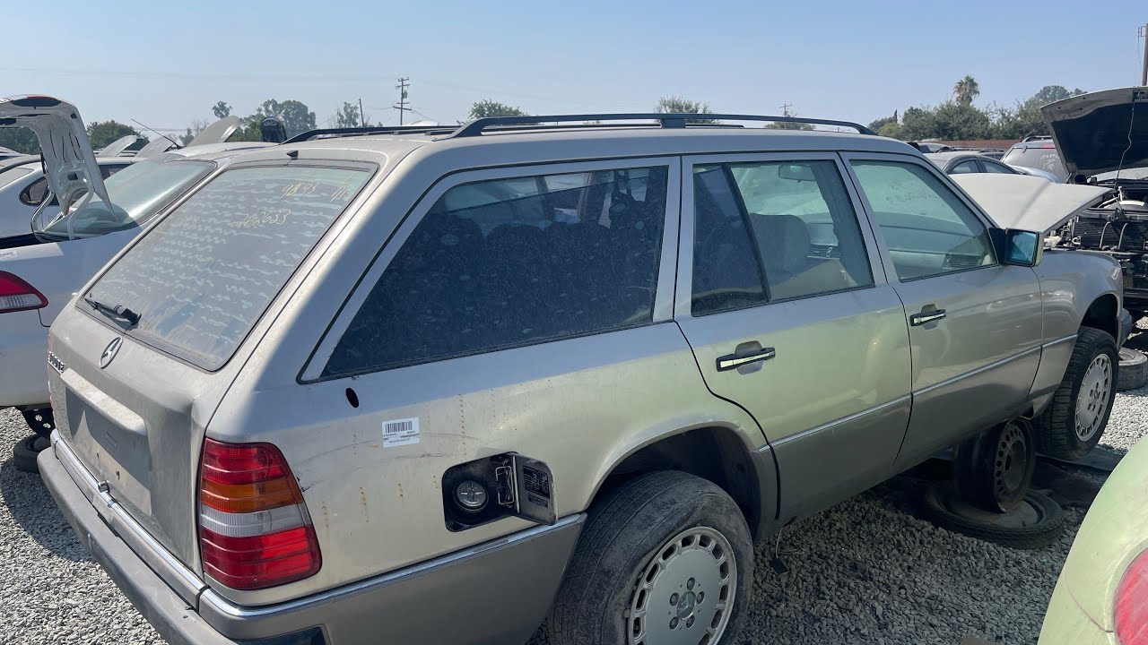 Mercedes-Benz W124 300TE Wagon at the junkyard - YouTube
