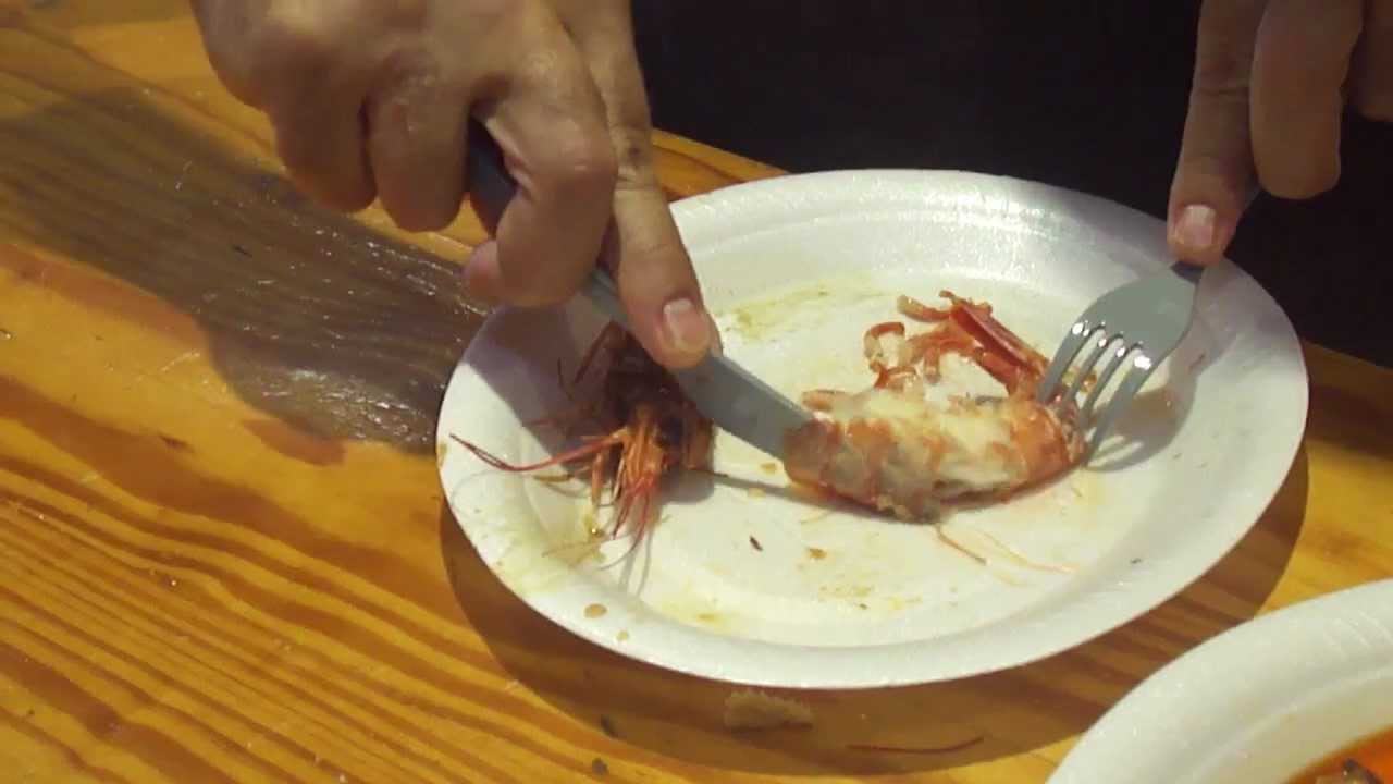 Tutorial para pelar una gamba con cuchillo y tenedor - YouTube