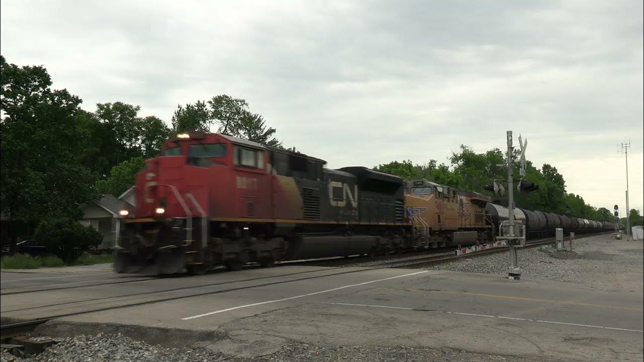CANADIAN NATIONAL EMD SD70M-2 Northbound Mix Freight on the Norfolk Southern Line - YouTube