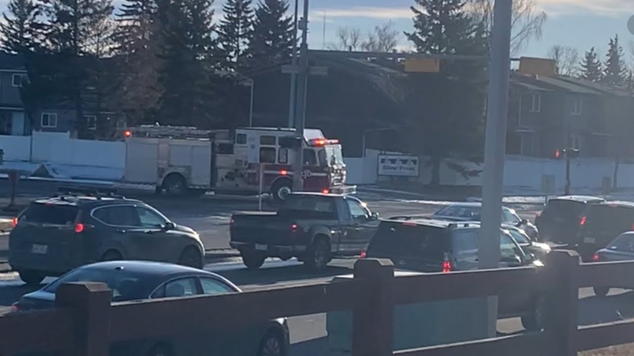 (Manual Q) Calgary Fire Engine 21 Responding 12/28/2023 - YouTube