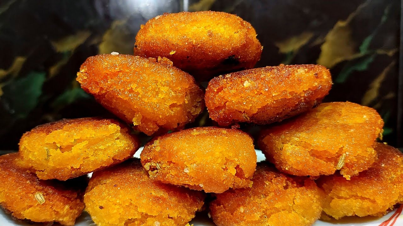মিষ্টি কুমড়ার ভাজা পিঠা রেসিপি দোল স্পেশাল//Bengali bhaja pitha recipe ...