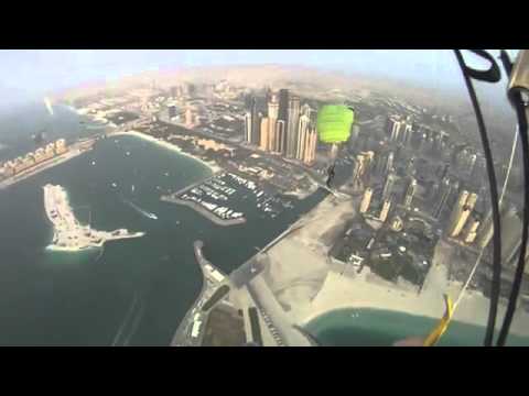 Прыжки с парашютом над дубаем