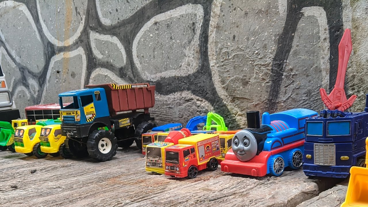 Mainan mobil truck, beko, bulldozer, tayo, dump truck, transformers ...