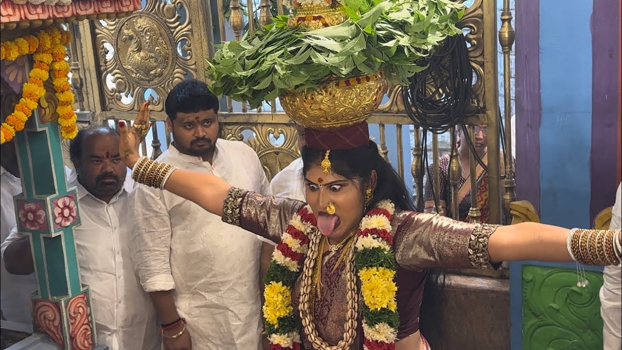 Nisha Kranthi Bonam at Miralam Mandi Mahankali Temple | Bangaru Bonam ...