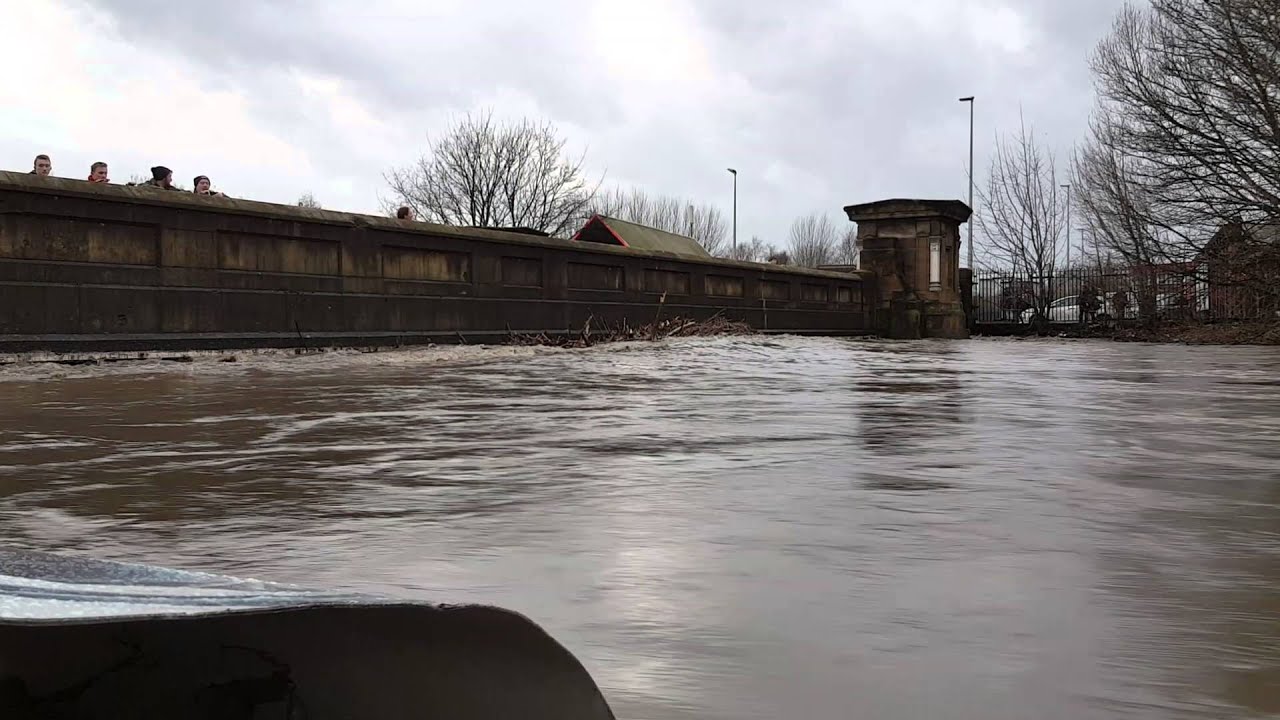 Cromwell Bridge - Manchester Flooding Salford - YouTube