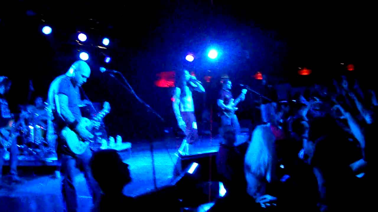 40 Below Summer - Falling Down Live 100210 - YouTube