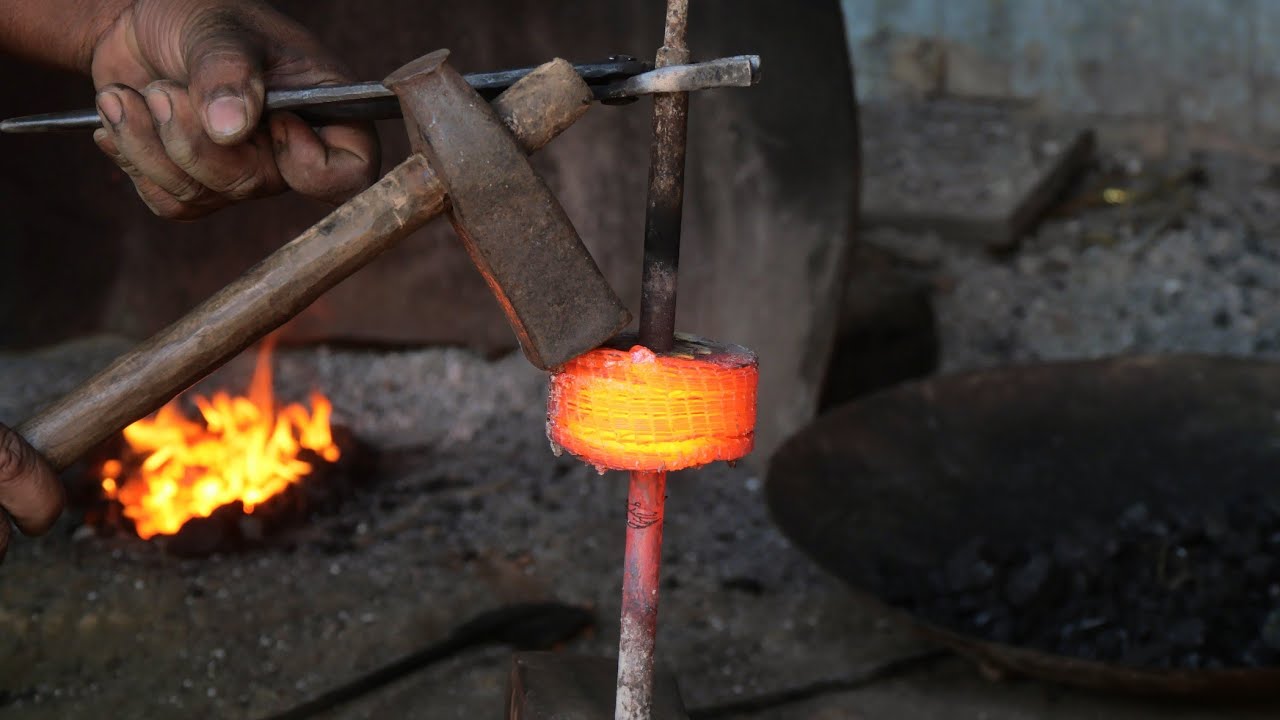 Blacksmith - Making a Blacksmith's Knife for an Armature - YouTube