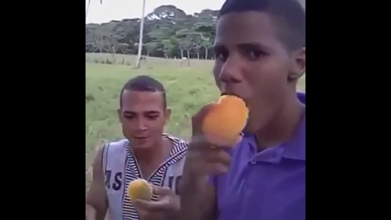 Aqui con mi primo luca comiendonos un manguito - YouTube