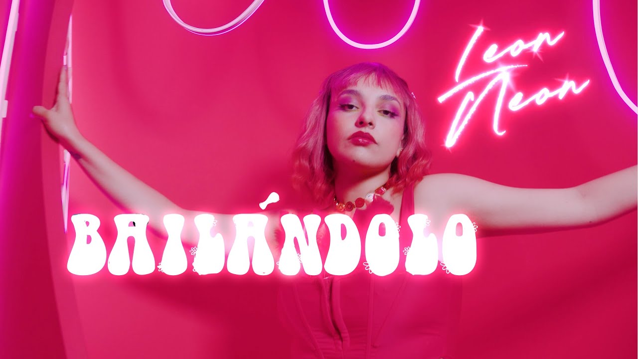 BAILÁNDOLO MV Oficial - YouTube