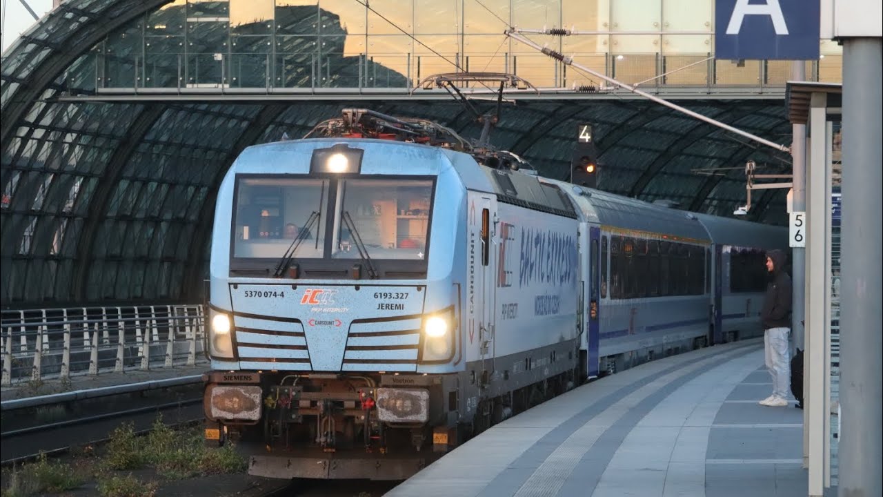 Ausfahrt von EC 56 von Przemysl Glowny mit der Baltic Express Vectron ...
