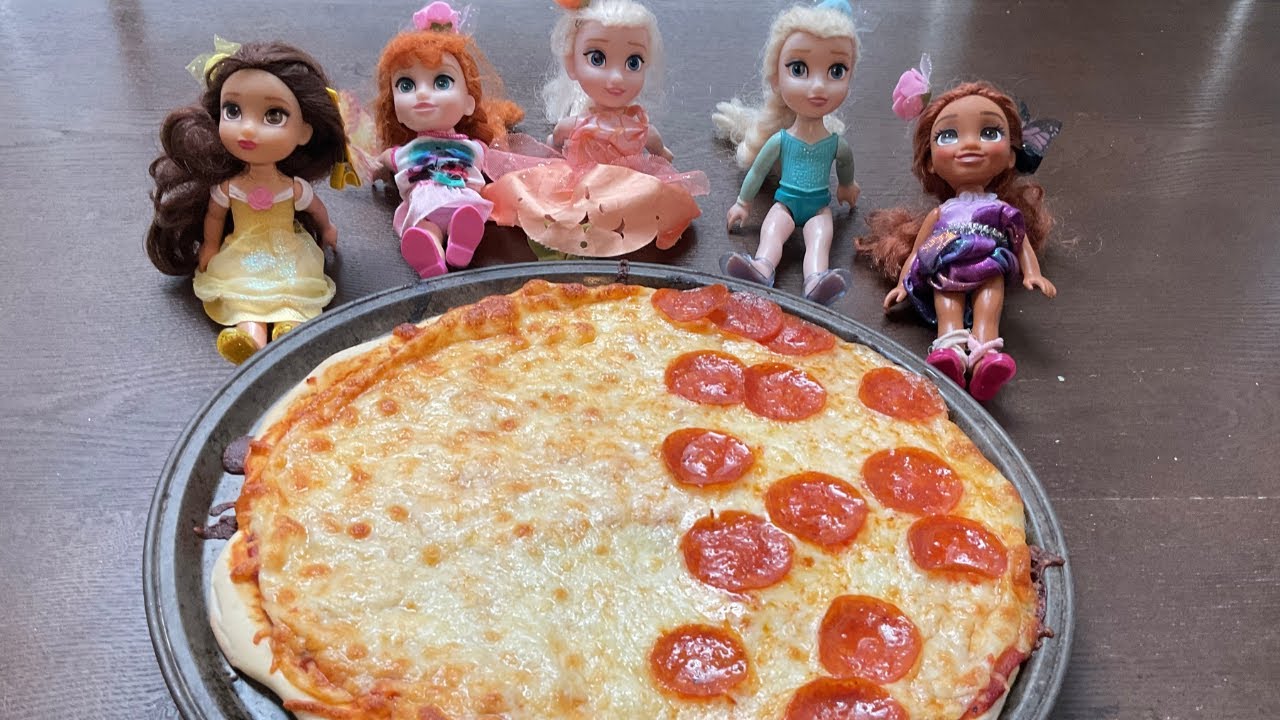 Elsa and Anna Toddlers Make Pizza! - YouTube