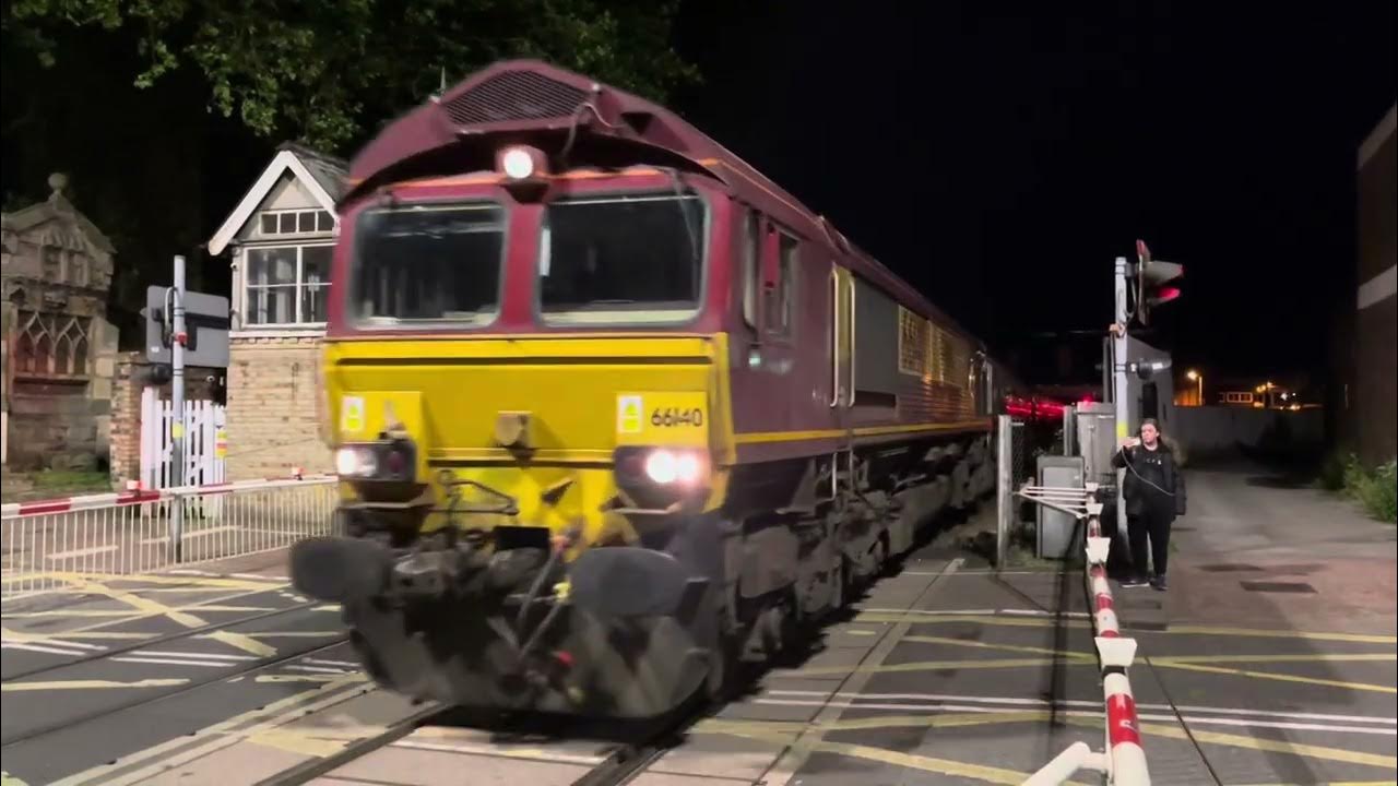 *Night Mode* Lincoln High Street Level Crossing Friday 31.05.2024 - YouTube