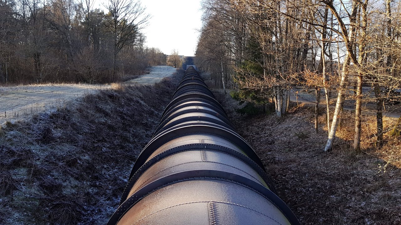 Frozen grounds and the largest steel pipe? Walking in Haby in Sweden ...