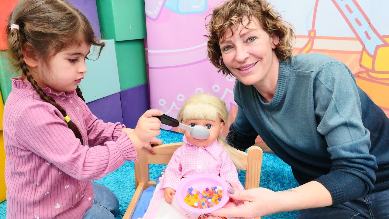 Spielspaß mit Nicole. Baby Born Conny ist krank. Spielzeug Video für ...