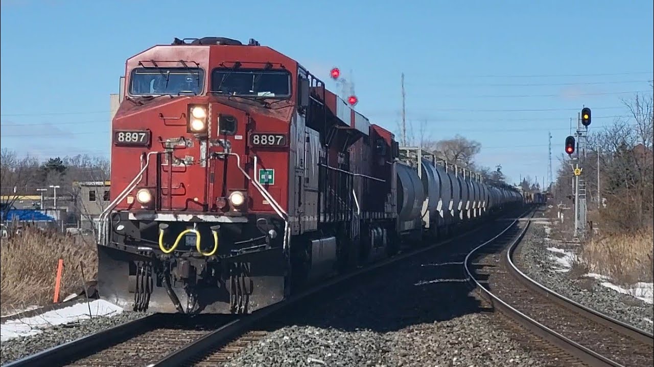 HORN! CP 8897 and 8766 on CP 134 at Streetsville 3/8/2025 - YouTube