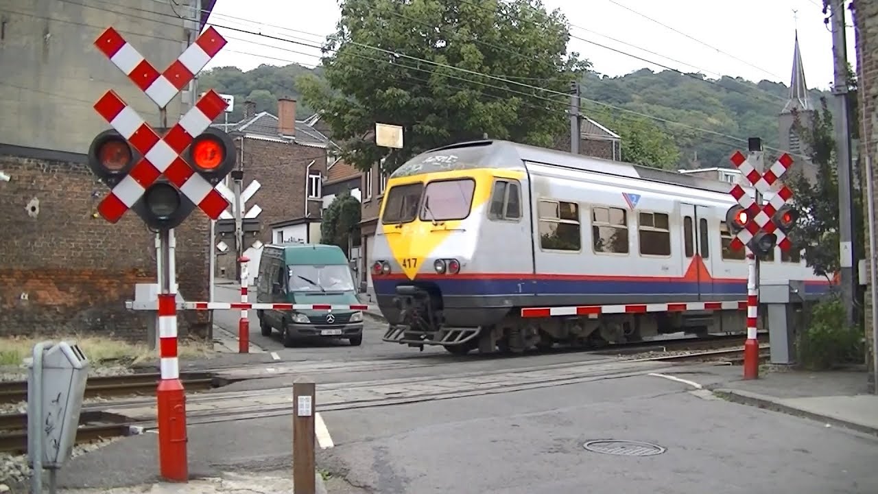 Spoorwegovergang Liège (B) // Railroad crossing // Passage à niveau ...