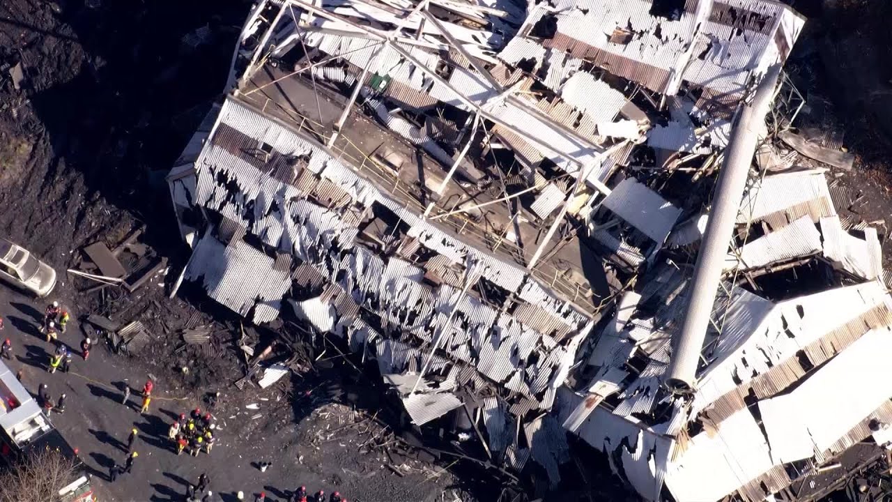 Aerial video of Kentucky coal plant collapse - YouTube