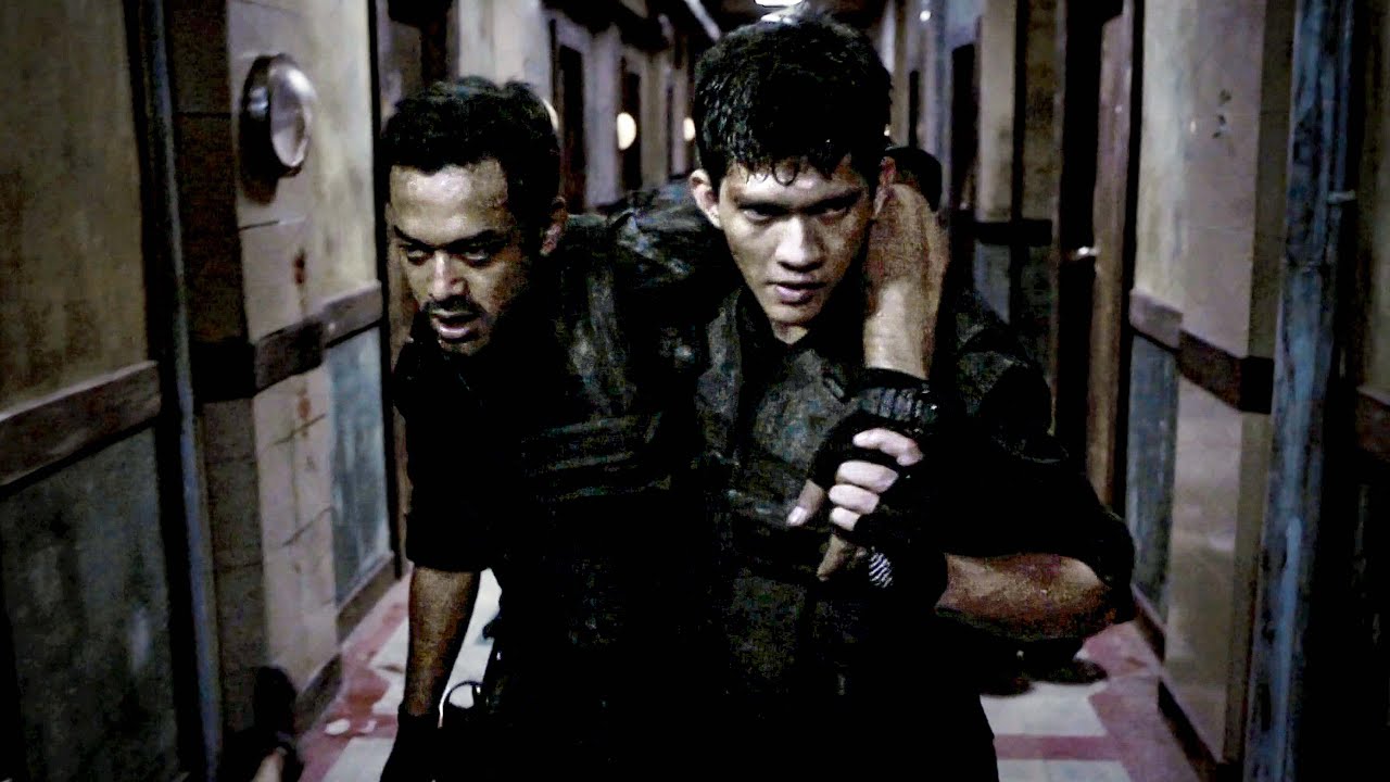 Rama Battles The Men On His Path | The Raid (Iko Uwais) - YouTube