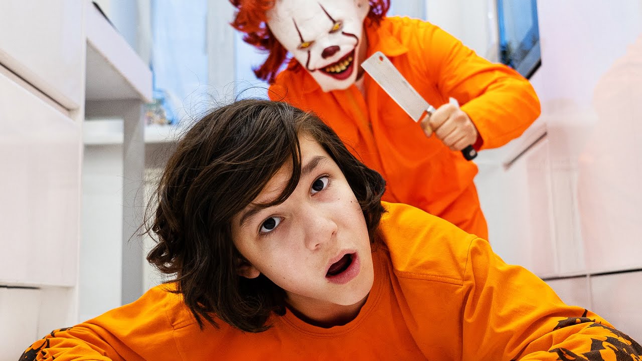 Chilling Movie Night: Pennywise's Sinister Stalk & Surprise Attack ...