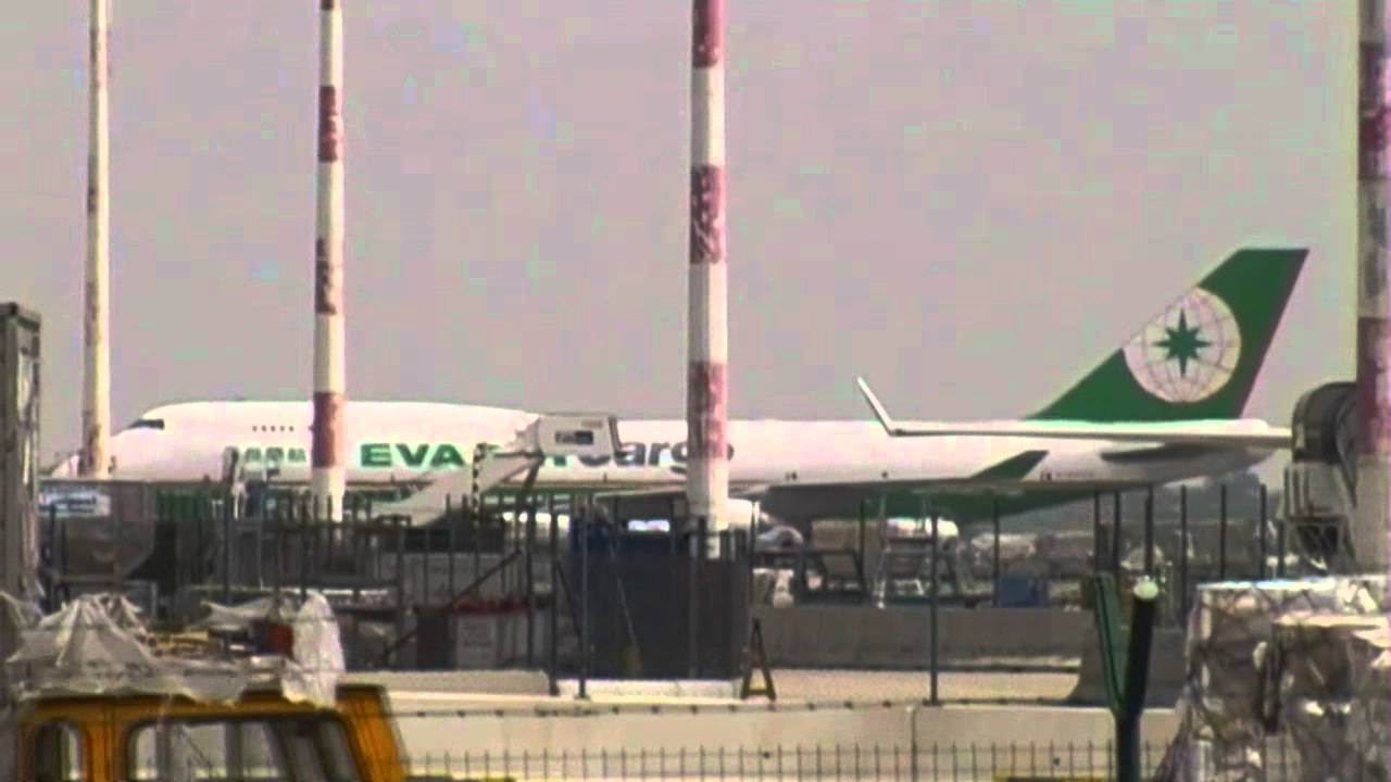 Boeing 747 @brussels airport - YouTube