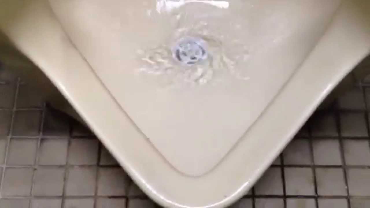 【HD版】 TOTO U306 朝顔形小便器の目皿付 1 Urinal Flushing - YouTube