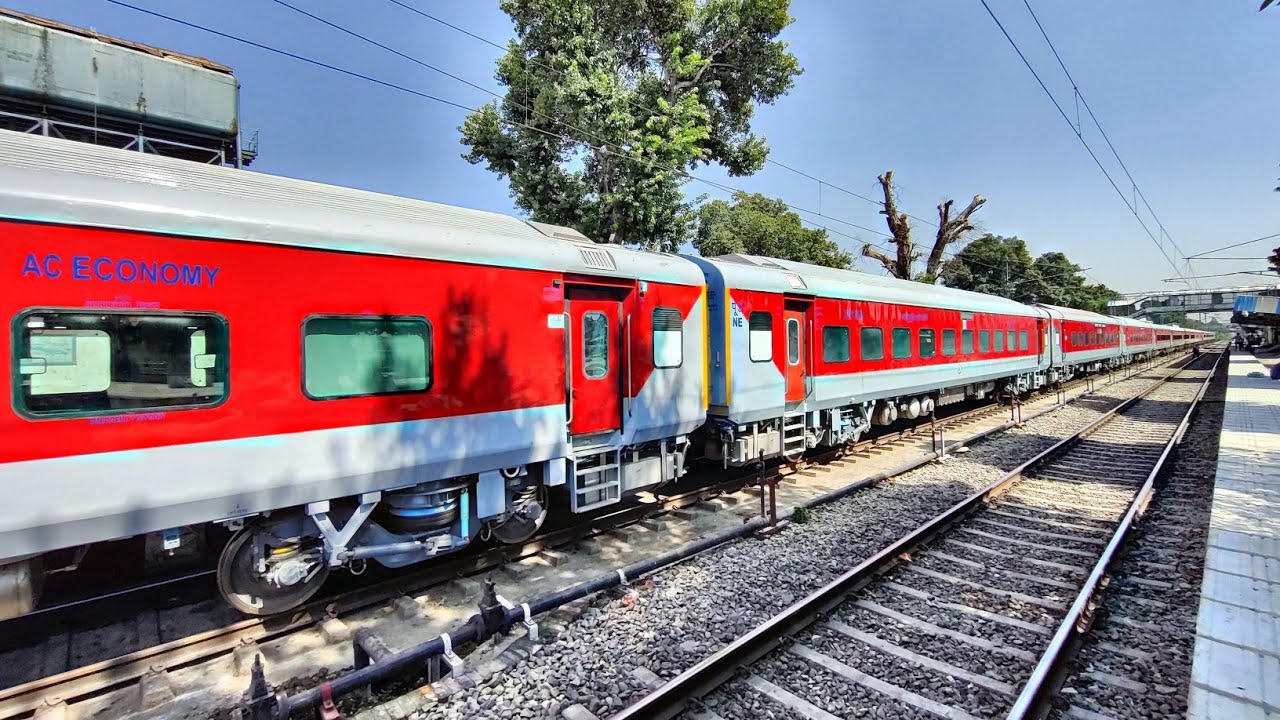 15074 Triveni Express Get Brand New LHB Coaches | Tanakpur - Singrauli ...