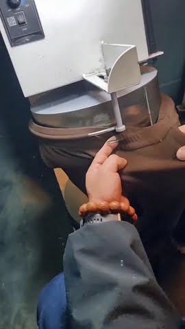 Automatic rope threading machine #craftsmanship - YouTube