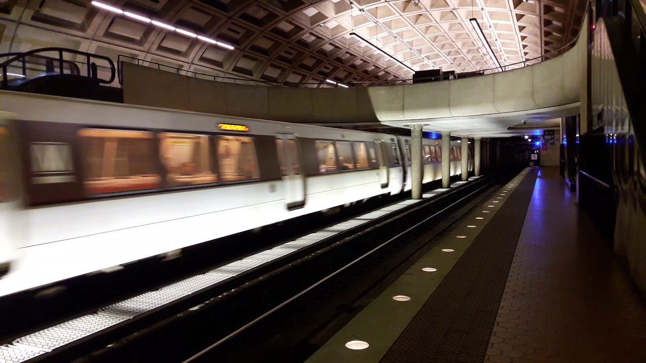 WMATA: CAF 5000 Series #5106 at Smithsonian - YouTube