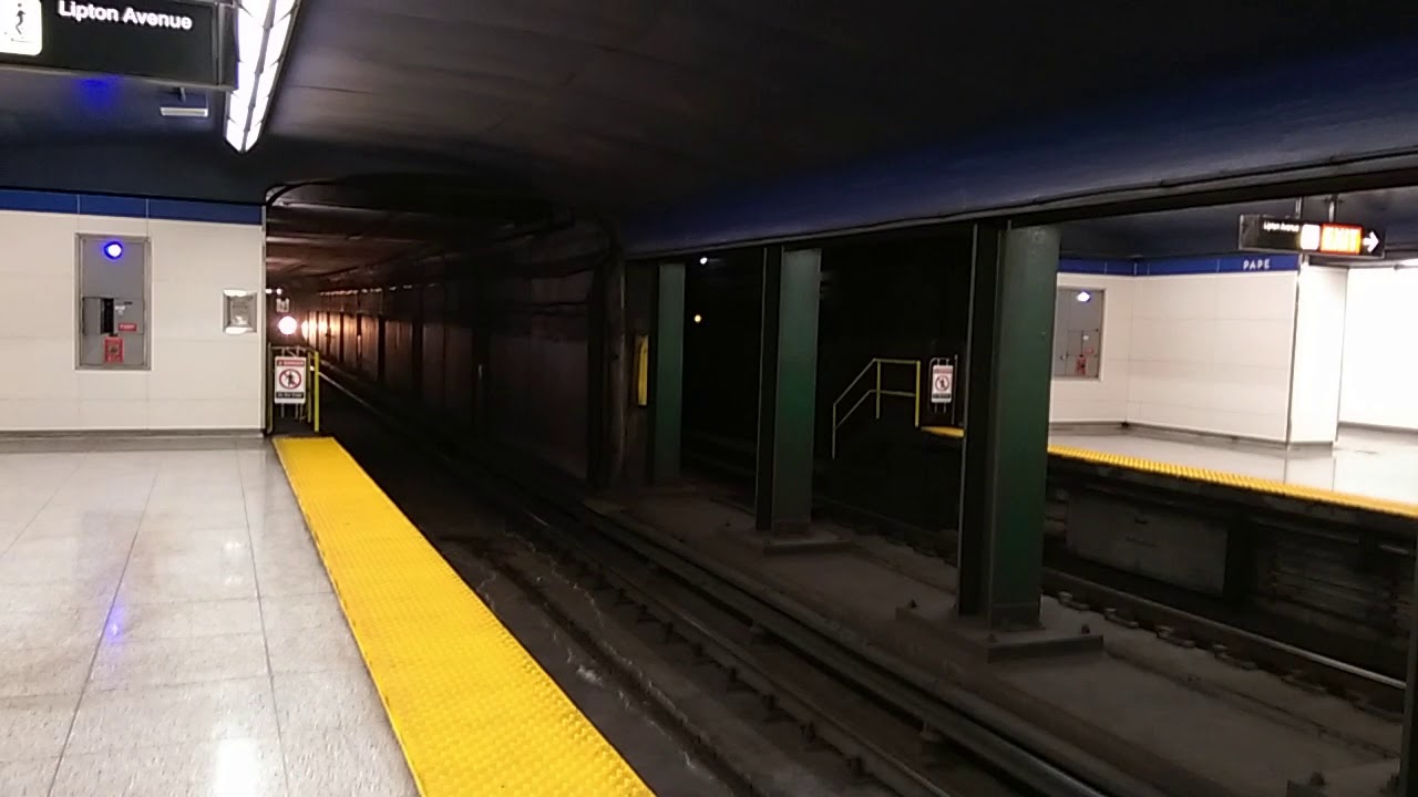 Subway arrives at Pape Station - YouTube