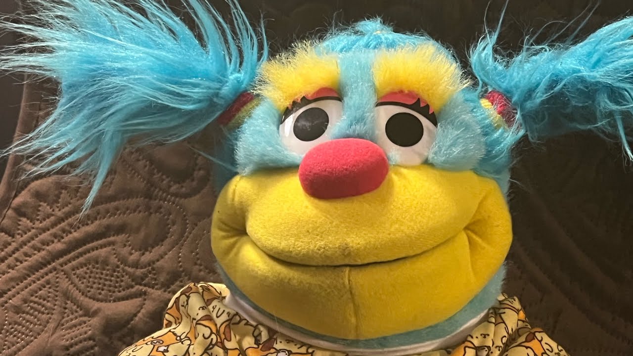 Ellie Woo Hoo gets a package! #surprise #newfriends - YouTube