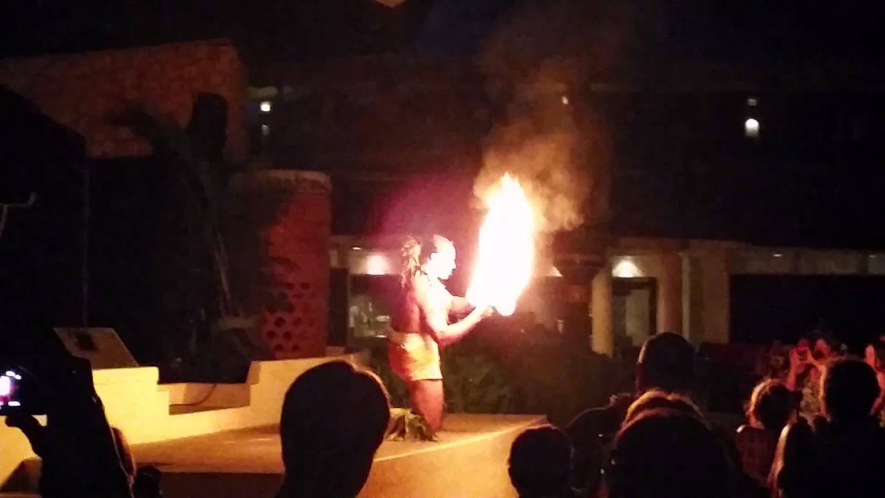 Hawaiian Luau Fire Dancer at the Hilton Waikoloa - YouTube
