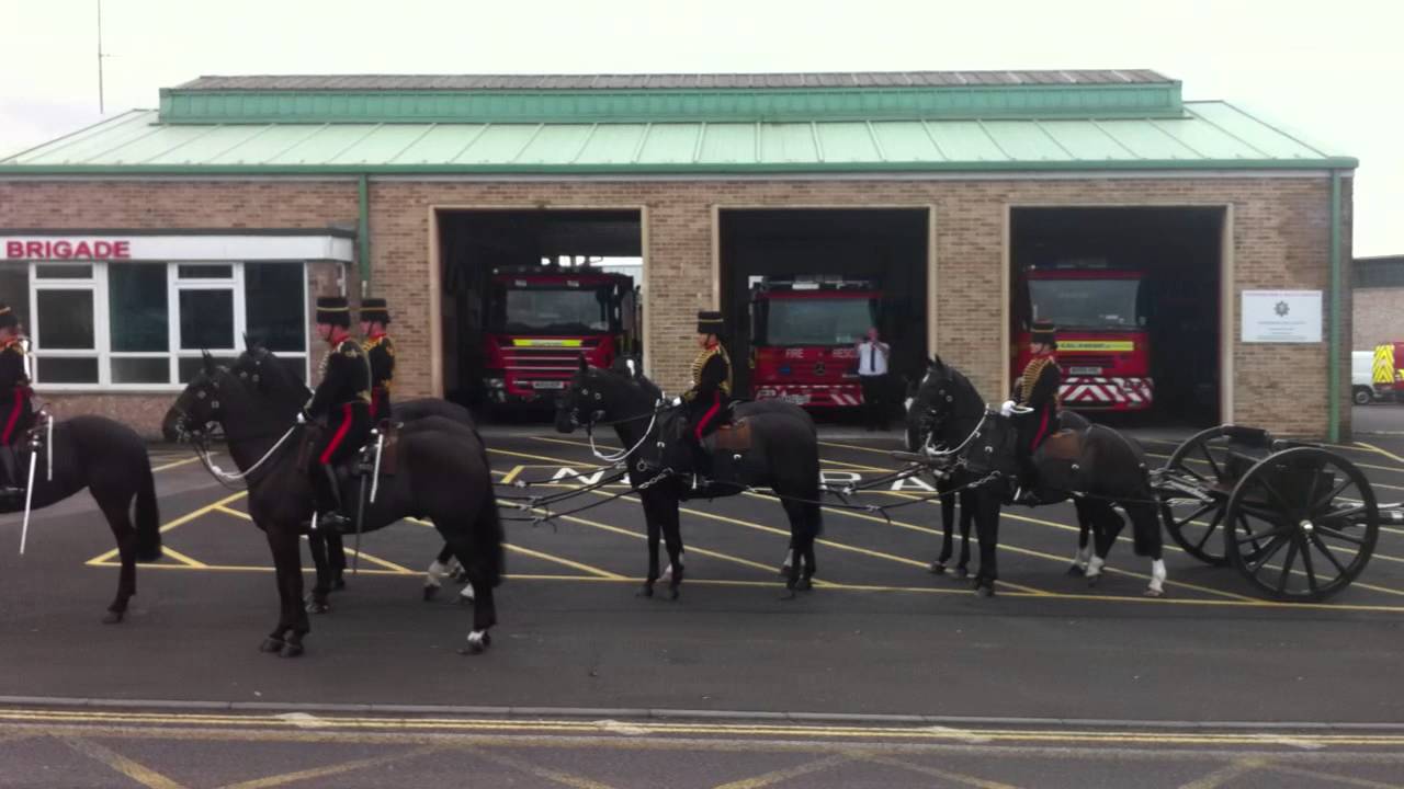 Kings Troop Royal Horse Artillery, at Trowbridge Fire station. - YouTube