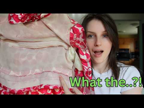 Ich habe mir eine Chanel Haute Couture Bluse gekauft (etwas nerdigeres Detail).