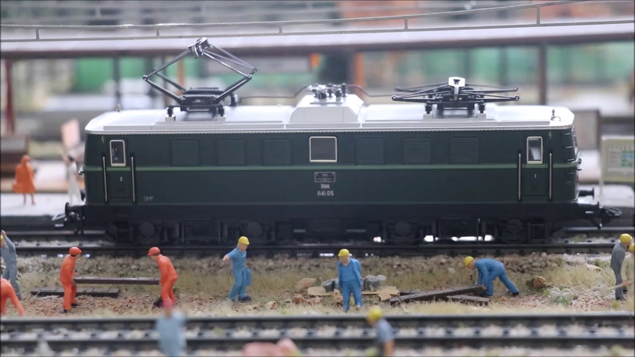 BR 1141'ÖBBs' loco parade - YouTube