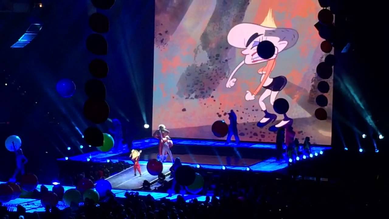 Miley Cyrus - SMS (Bangerz) + 4x4 - Bangerz Tour Raleigh NC - YouTube