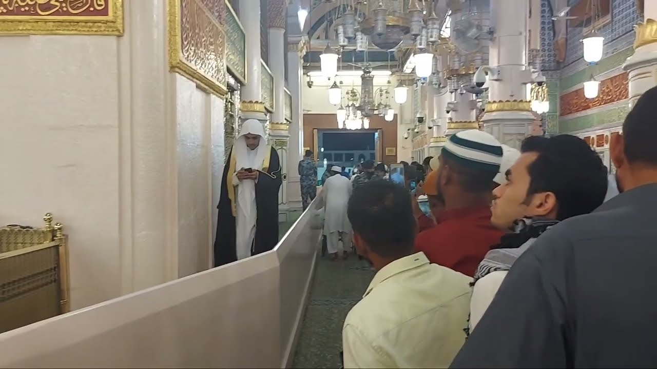 Grave and Tomb of the Prophet Muhammad ﷺ (The Sacred Chamber) - YouTube