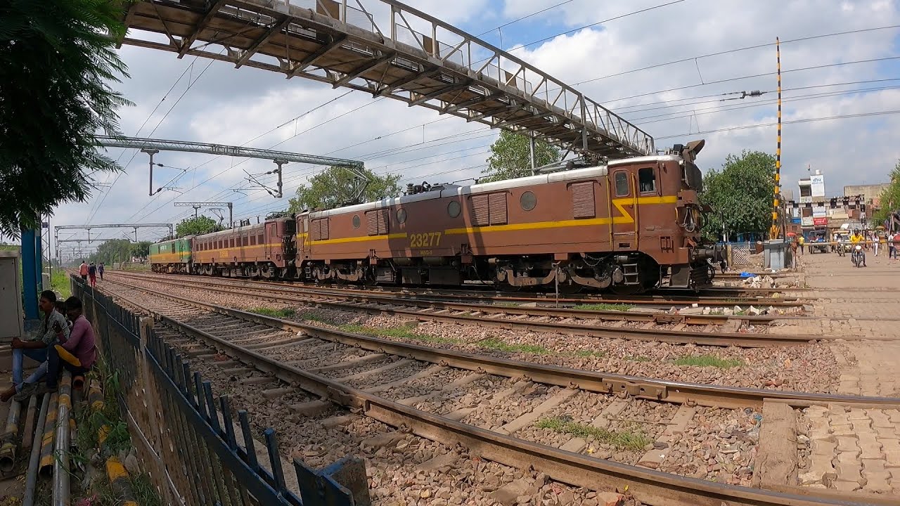 Rarest Scene : Triple Light Locomotive Engine Furious Angry Aggression ...